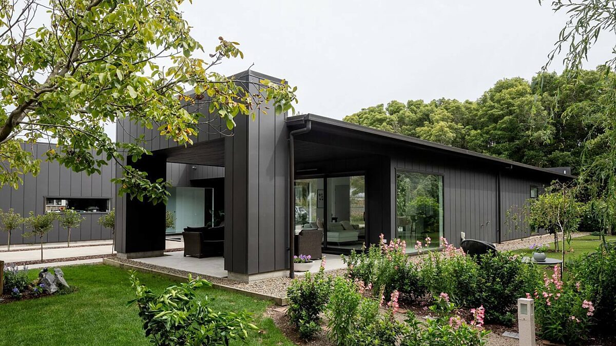 Stria™ Cladding Smooth | Horizontal & Vertical Cladding | James Hardie