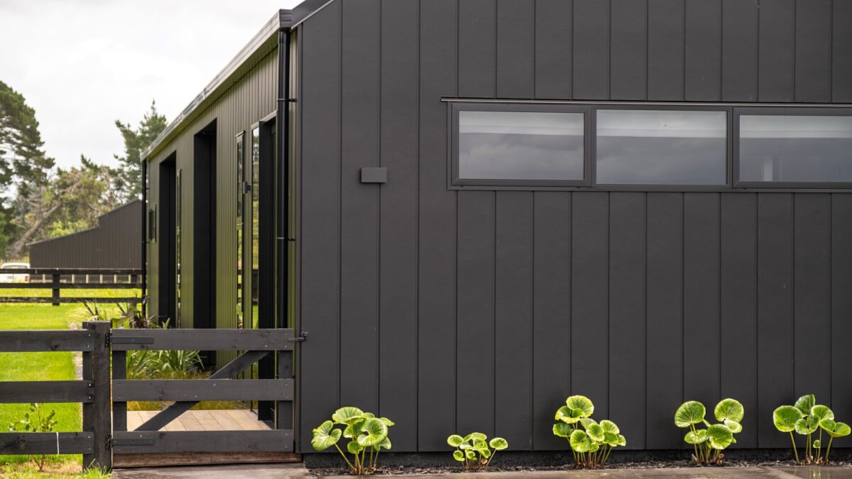 Vertical Oblique™ Weatherboard for Modern Design | James Hardie